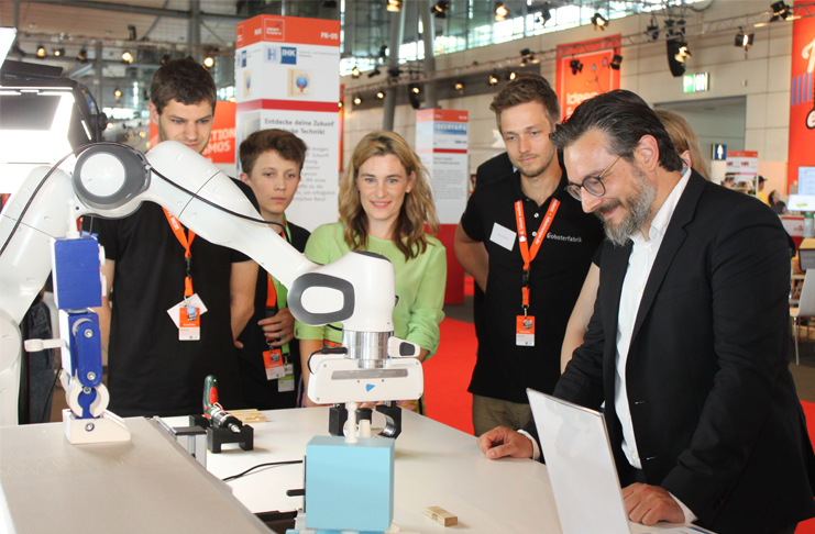 IHK Hannover vergibt die ersten 15 Robotik-Zertifikate | Deister Journal